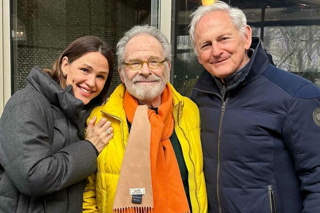 Jennifer Garner retrouve ses coéquipiers d'alias Victor Garber et Ron ...
