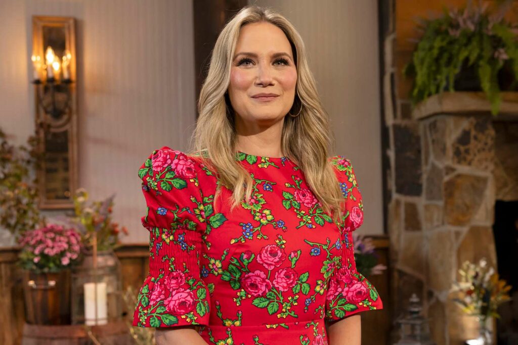 Nikki Rodriguez et Noah LaLonde des Walter Boys défilent sur le tapis ...